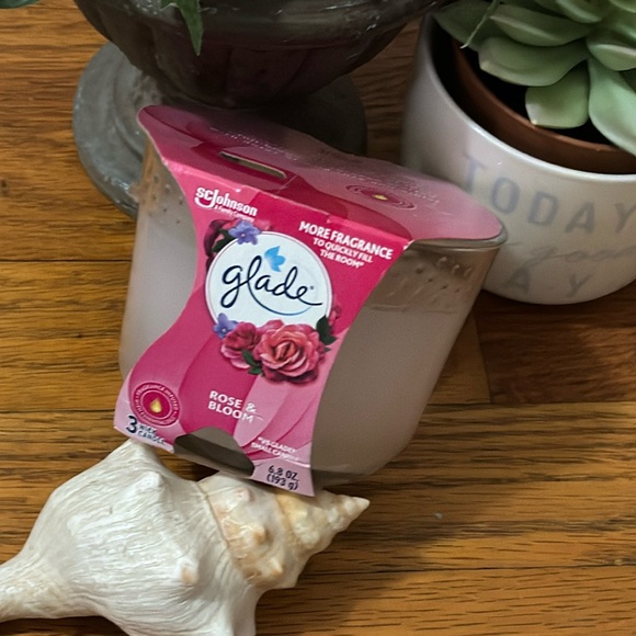 Glade | Accents | New Glade 3 Wick Candle68 Ozrose Bloominfused With ...
